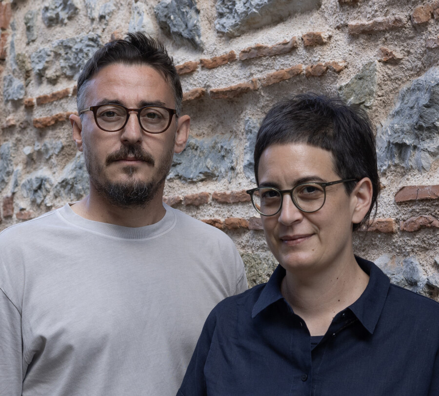 Güç sembollerine mizahi bakış - Artam Antik A.Ş. Müzayede